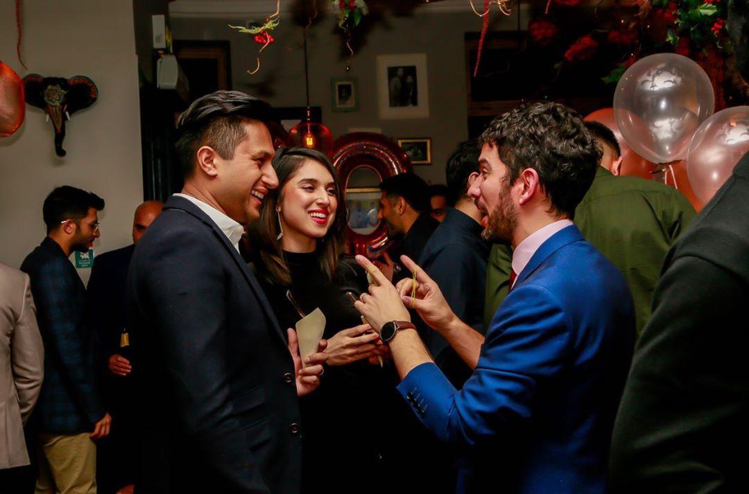 Hire Magician London - Charming Close up Magician Thomas Dixon